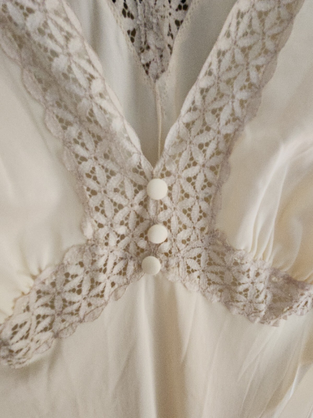 Vintage Vanity Fair Long Negligée Lingerie Ivory Sati… - Gem