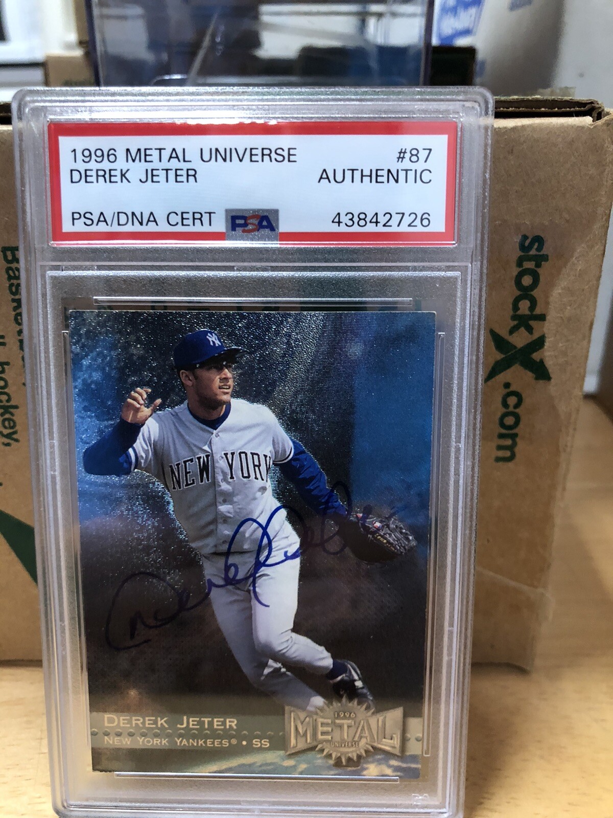 Derek Jeter | Autographed Baseball Memorabilia & MLB Merchandise