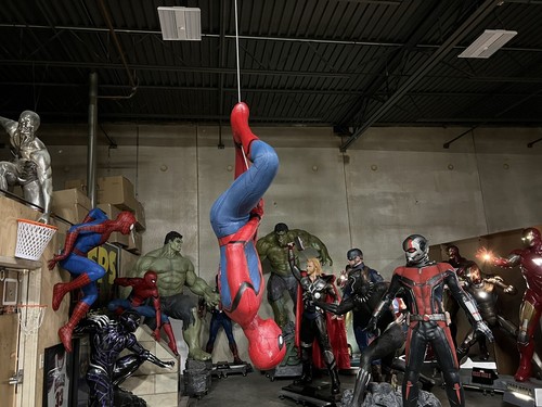 Life Size Marvel Homecoming Hanging Spiderman 1:1 Full Size Prop Statue ...