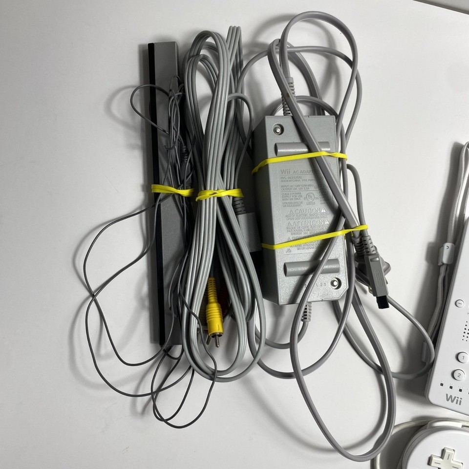 Nintendo Wii Console Bundle w/ Controllers Pre Loaded Games Super Mario ...