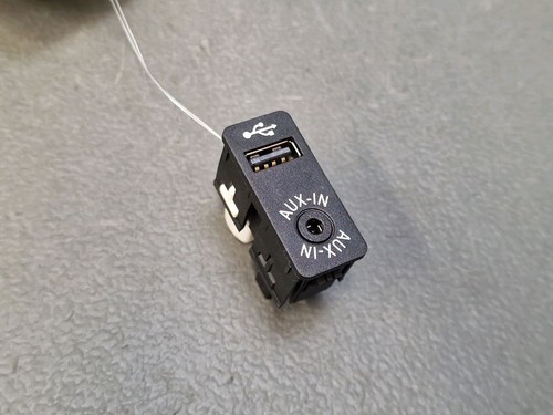 Prise Aux. / USB - BMW Série 3 F30/F31 de nov. 2011 à déc. 2018 ...