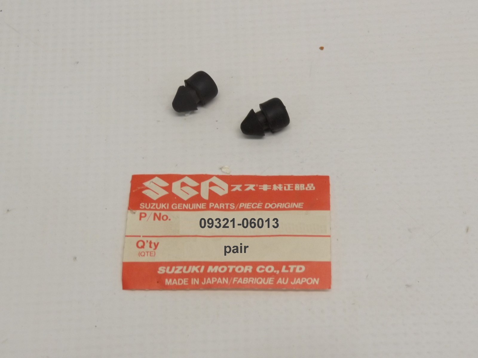 NOS SUZUKI 09321-06013 LICENSE PLATE CUSHION GV1400 LT-F250 DR250 DR350 ...