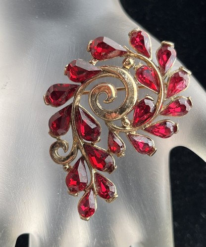 Crown Trifari Vintage Ruby Red Rhinestone Swirl Brooch | eBay