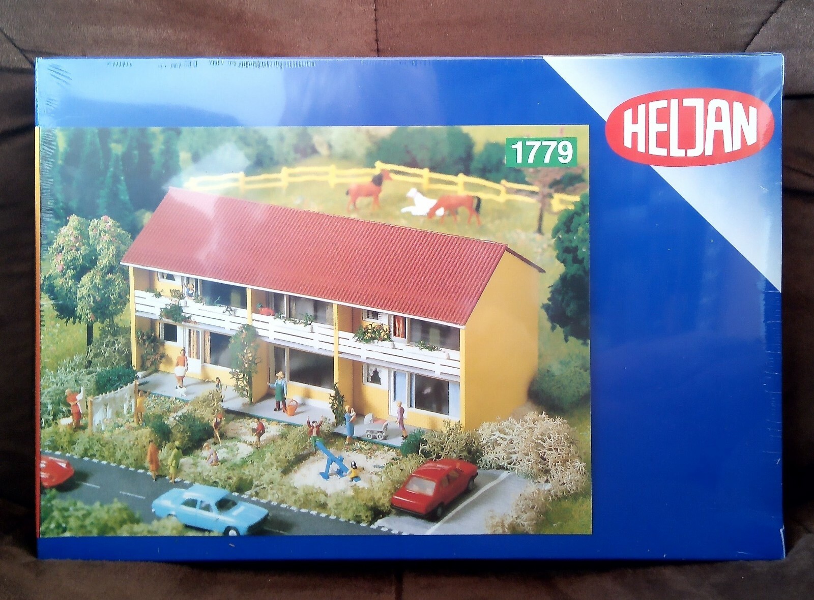 #1779 Heljan APARTMENT HOUSE HO Scale KIT NEW NIB SEALED train set ...