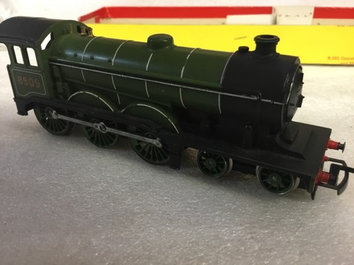 Tri-ang 4-6-0 LNER Class B12 Locomotive & tender, driver & smoke unit ...