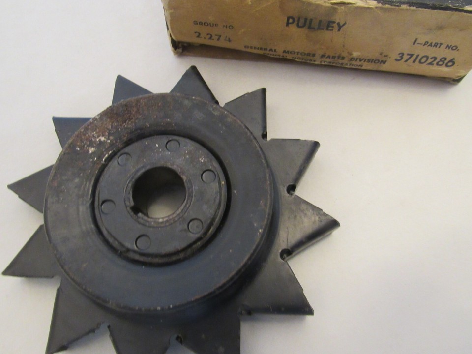 NOS 1955-63 Chevy BelAir Impala V8 265 238 348 409 Generator Pulley GM ...