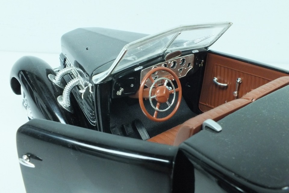 1937 Cord 812 ERTL 1:18 Die Cast - Black | eBay