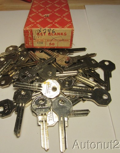 Studebaker keys box of 45 NOS 1937 1938 1939 1940 1941 1942 1946 to ...