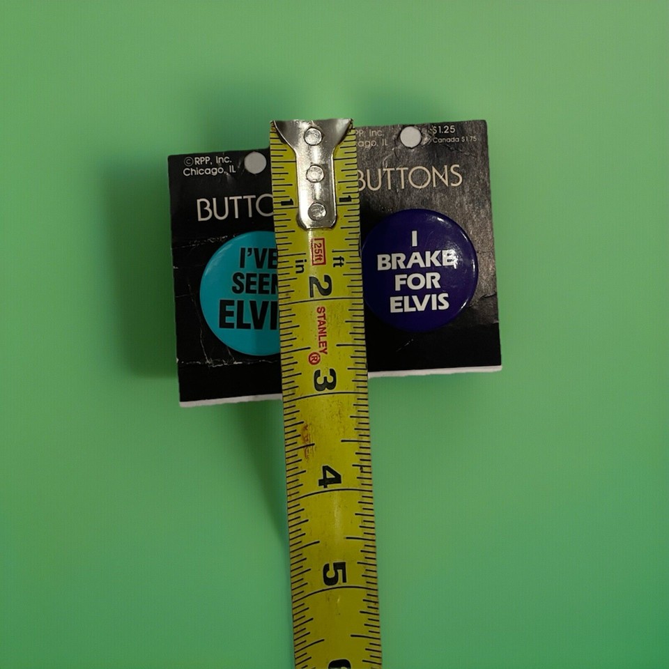 RARE LOT OF 18 VINTAGE ELVIS ITEMS CHECKBOOK CASE, MUSIC BOX, PINS ...