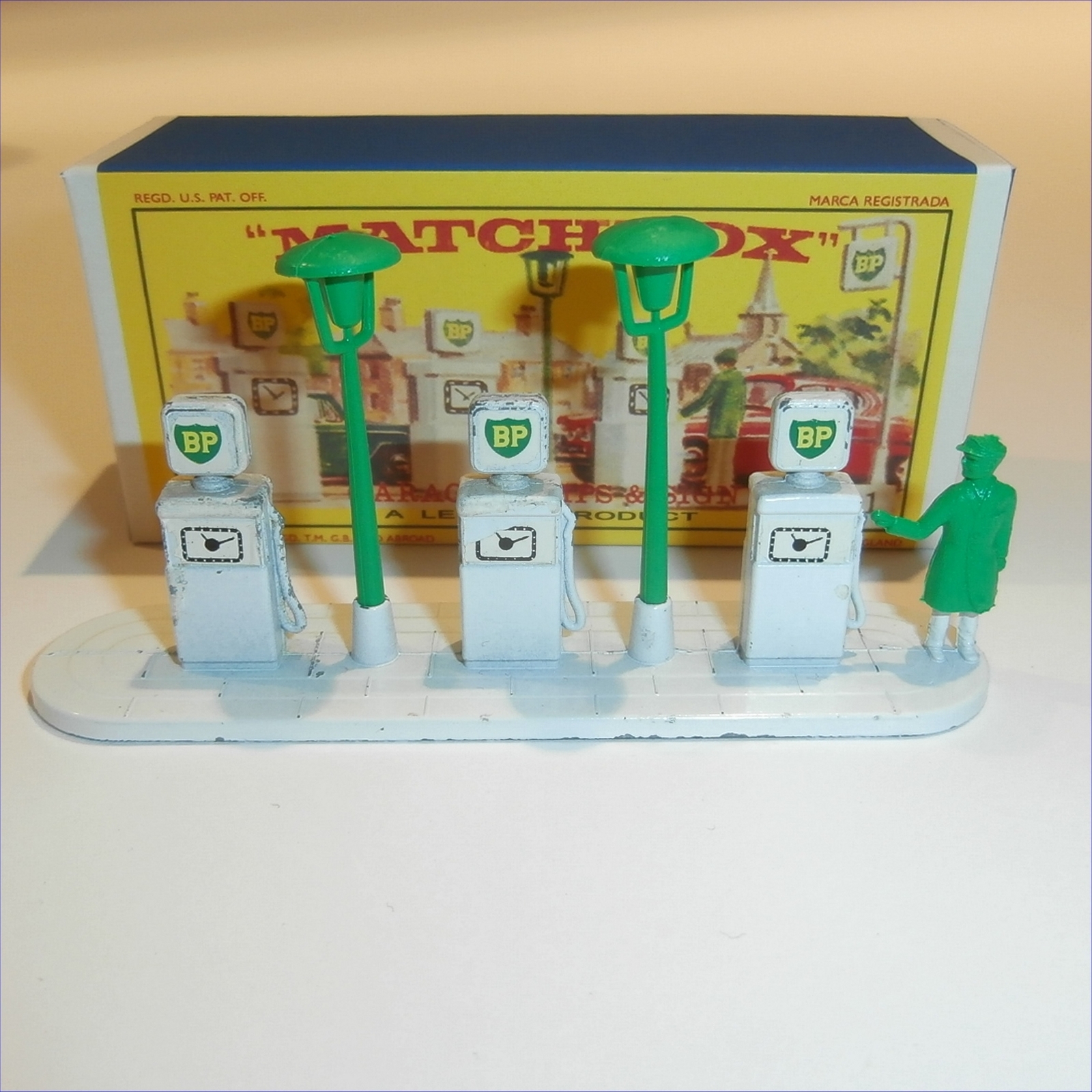 Matchbox Lesney Accessory A1b BP Petrol Pumps Display Box with Plastic ...