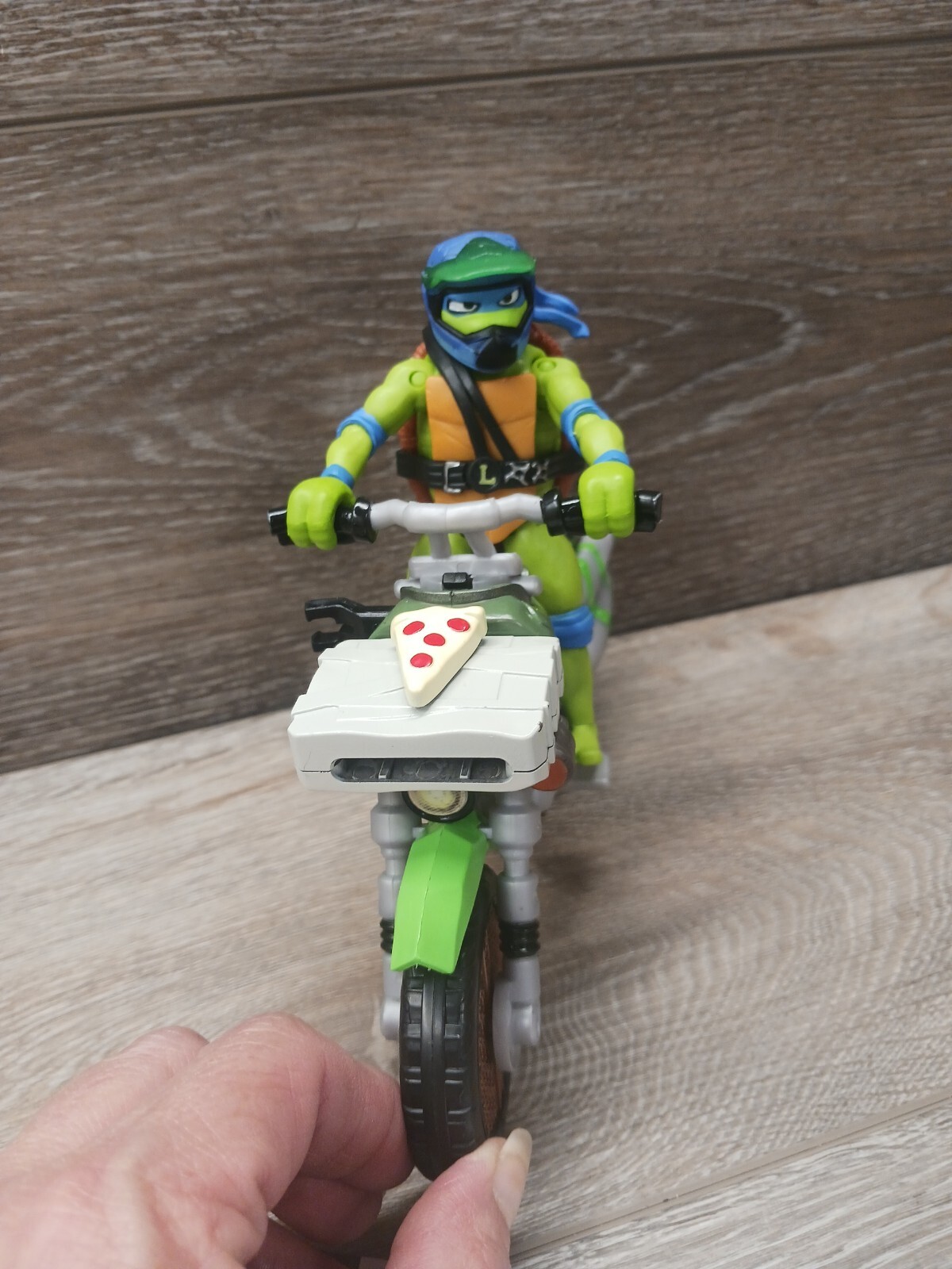 Ninja Turtles Kick Cycle with Exclusive Leonardo Raphael Action Figure ...
