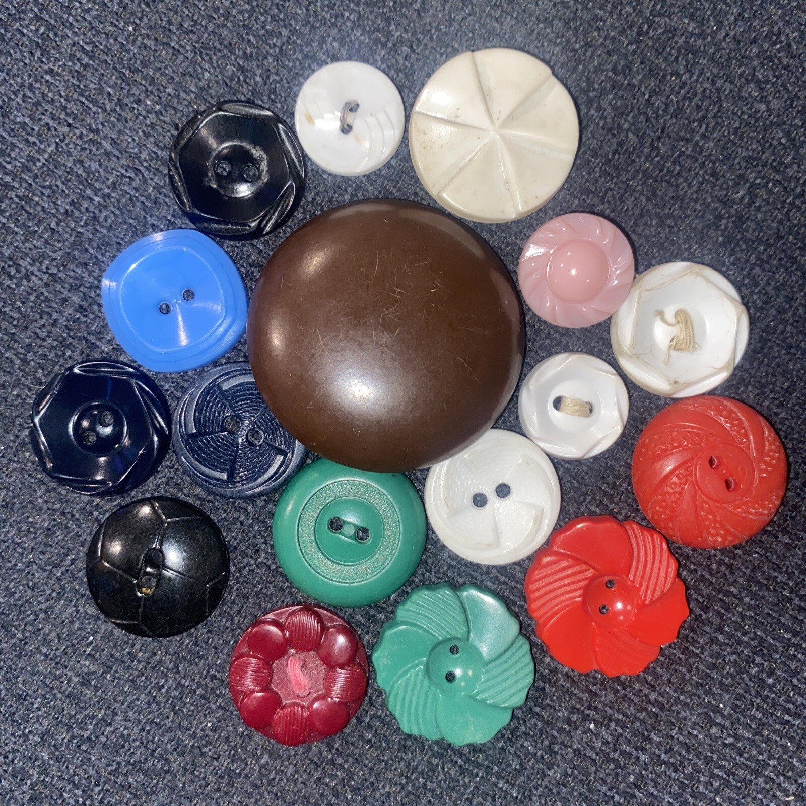 Lot 17 VTG Plastic Colt Buttons Large To Small Red White Blue 5/8” To 1 ...