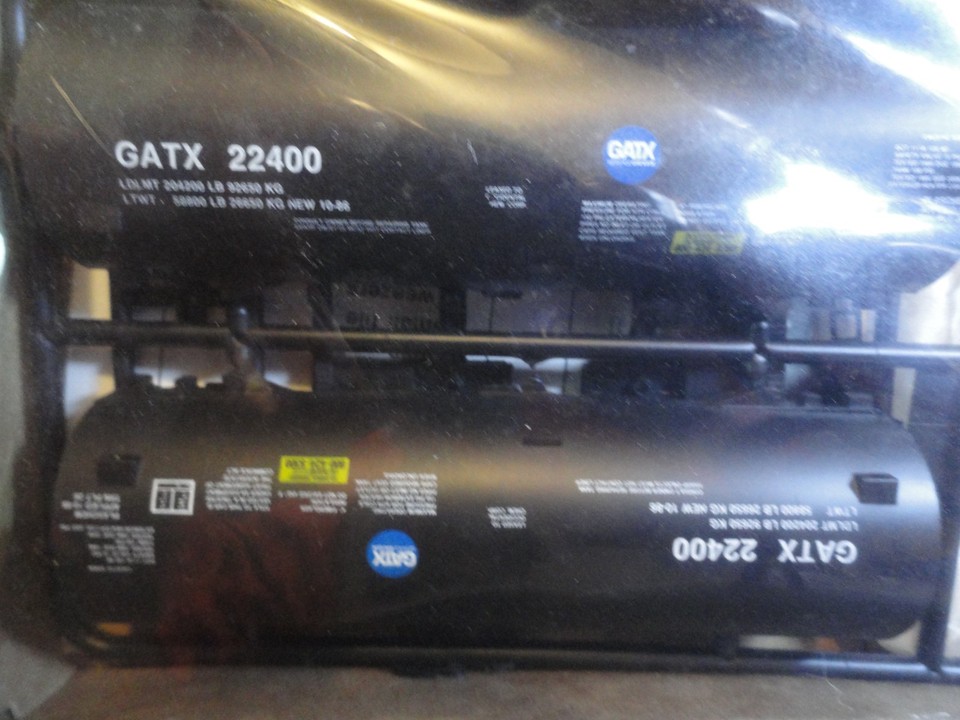 Walthers USA HO Scale 40' TANK CAR GATX 22400 Model Train Kit No. 932 ...
