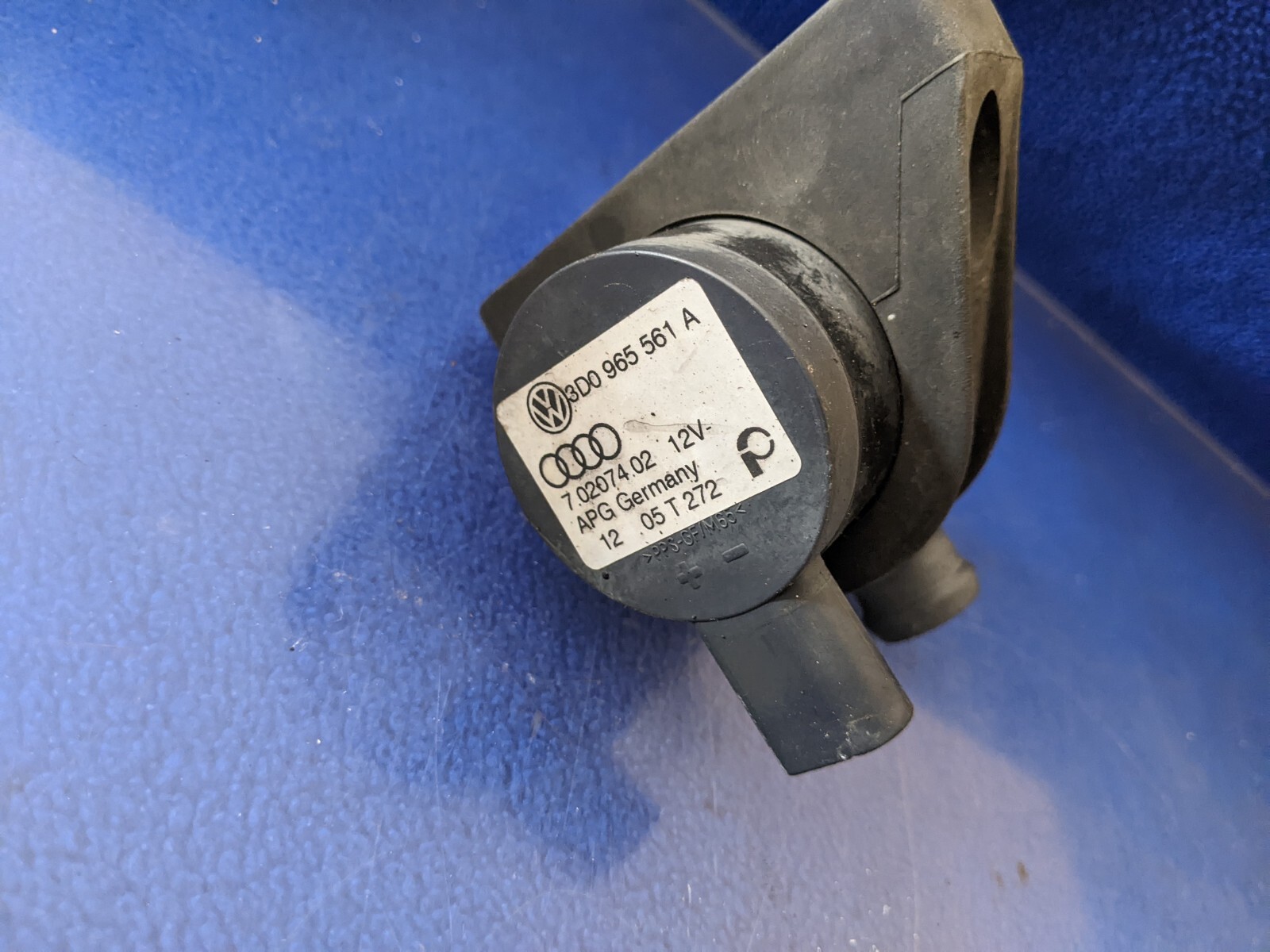 Bentley Audi W12 VW PHAETON - Auxiliary Coolant / Water PUMP 3D0965561A ...