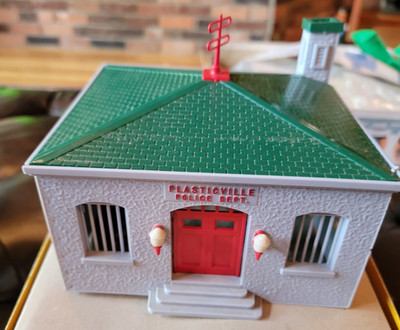 BACHMANN PLASTICVILLE - #PD-3 POLICE STATION COMPLETE - O SCALE | eBay