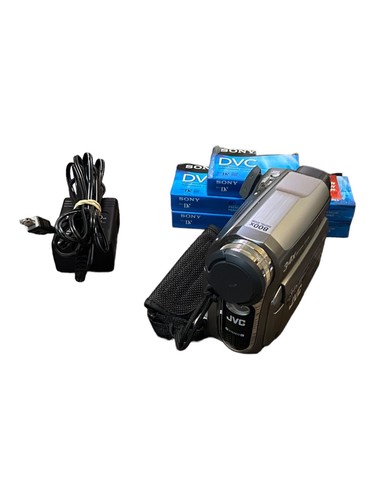 JVC GR-D750U WIDESCREEN 34x Zoom Digital Video Camera, Charger, Tapes ...