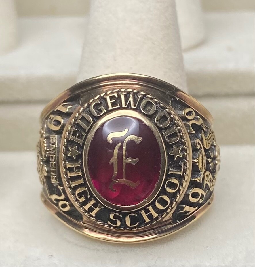 Lot B15: 10K Yellow Gold Class Ring Edgewood High Sch… - Gem