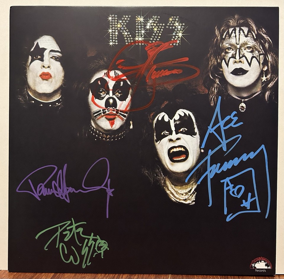 KISS SIGNED KISS SELF TITLED LP VINYL SIMMONS STANLEY FREHLEY CRISS BAS ...