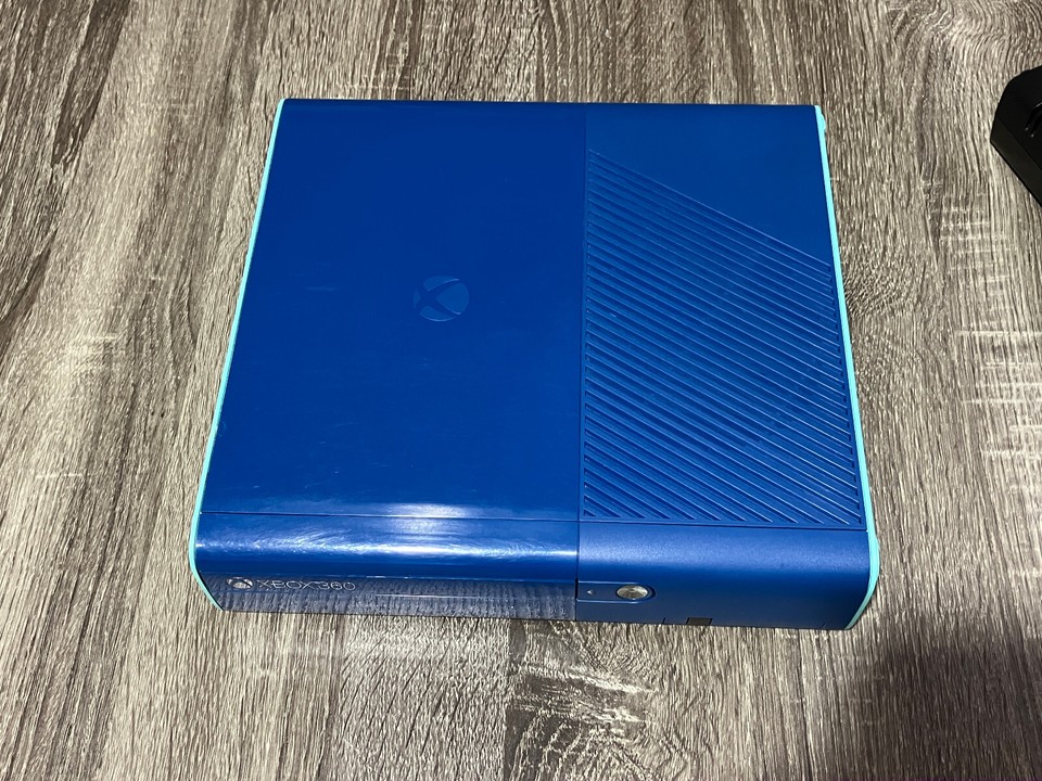 Microsoft Xbox 360 E Limited SPECIAL Edition Blue COD Bundle 500GB BLUE ...