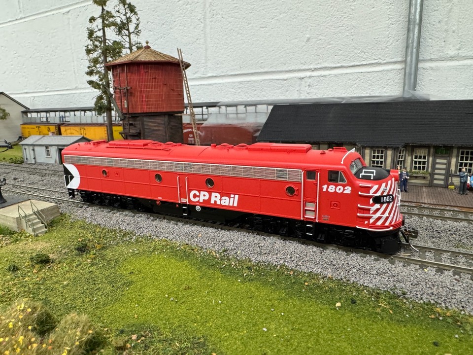 HO Scale Rapido E8 - Canadian Pacific - DCC/Sound | eBay