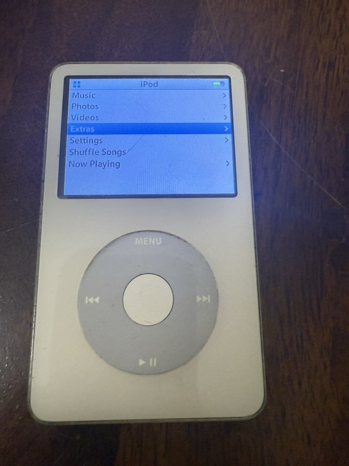 Apple iPod A1136 White 30GB Classic 5th Generation - for parts, see ...