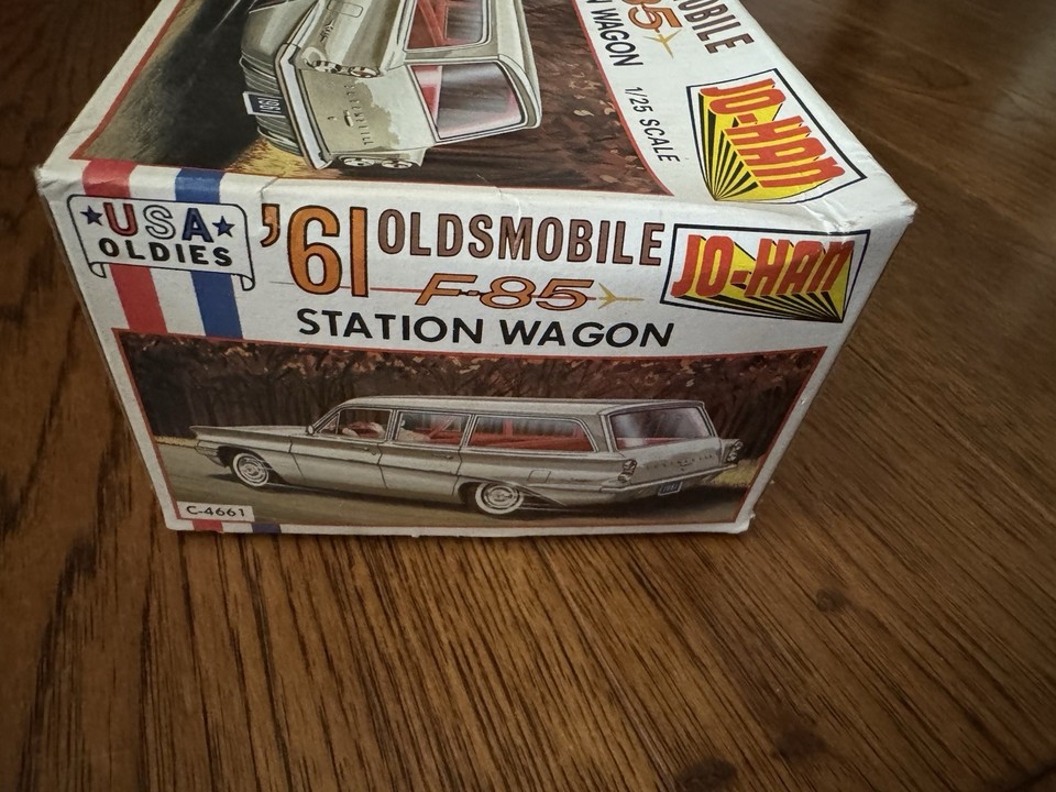 Jo-han 1961 Oldsmobile F-85 Station Wagon Car 1/25 scale Model Kit C ...