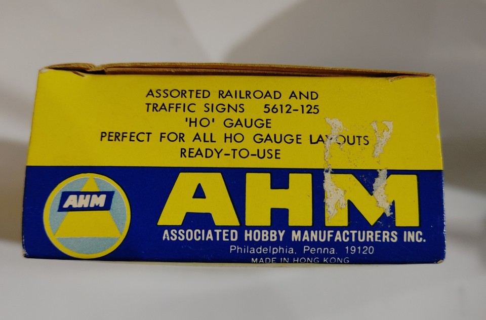 AHM – Accessories – Assorted Railroad & Traffic Signs – HO Gauge – NIB ...