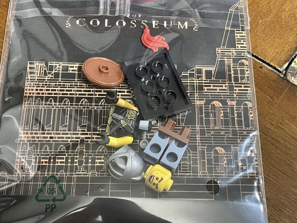 LEGO GLADIATOR ROME STORE EXCLUSIVE 10276 COLOSSEUM SDCC MINIFIGURE ...