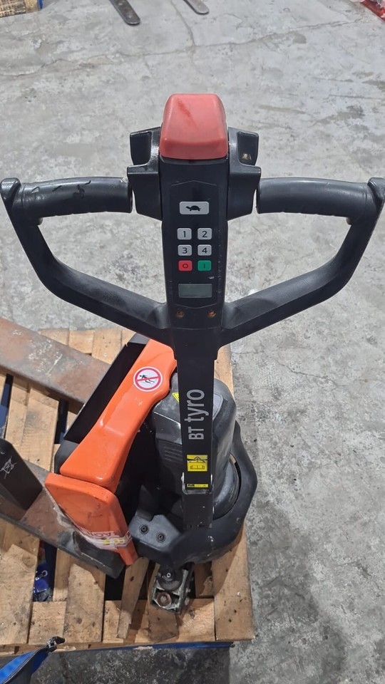 BT Tyro Electric Pump Truck with battery in Good Condition For Parts ...