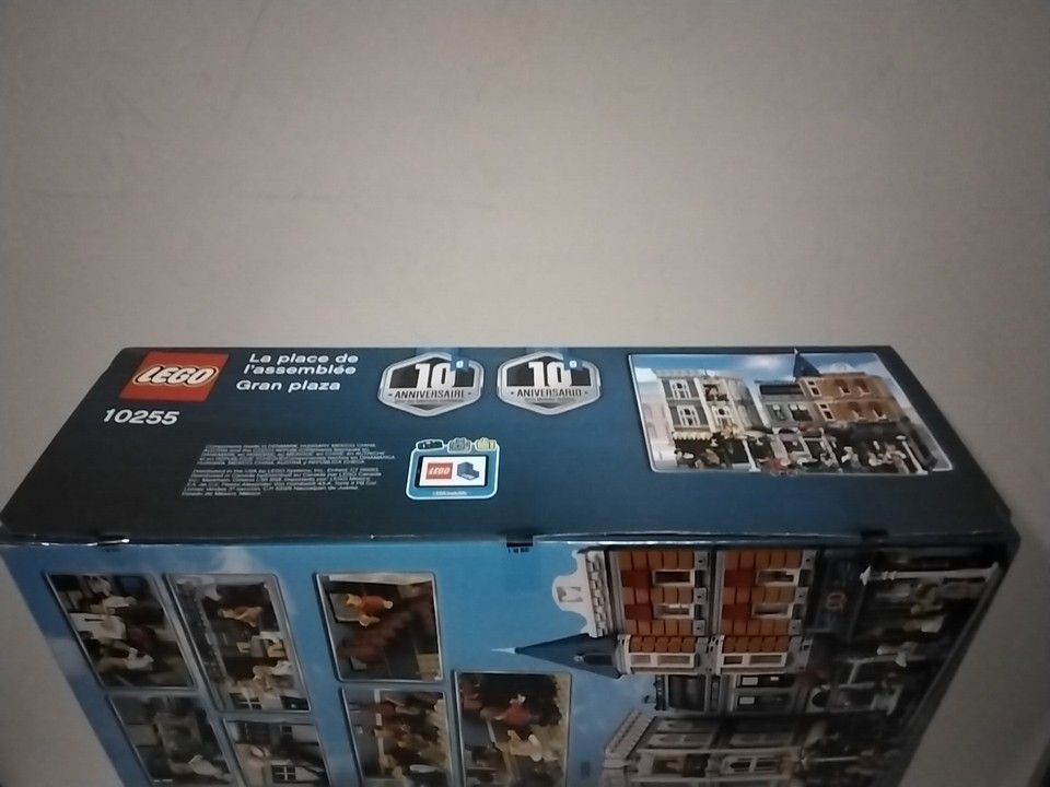 LEGO 10255 Creator Expert Assembly Square & More LEGO Modular Buildings ...