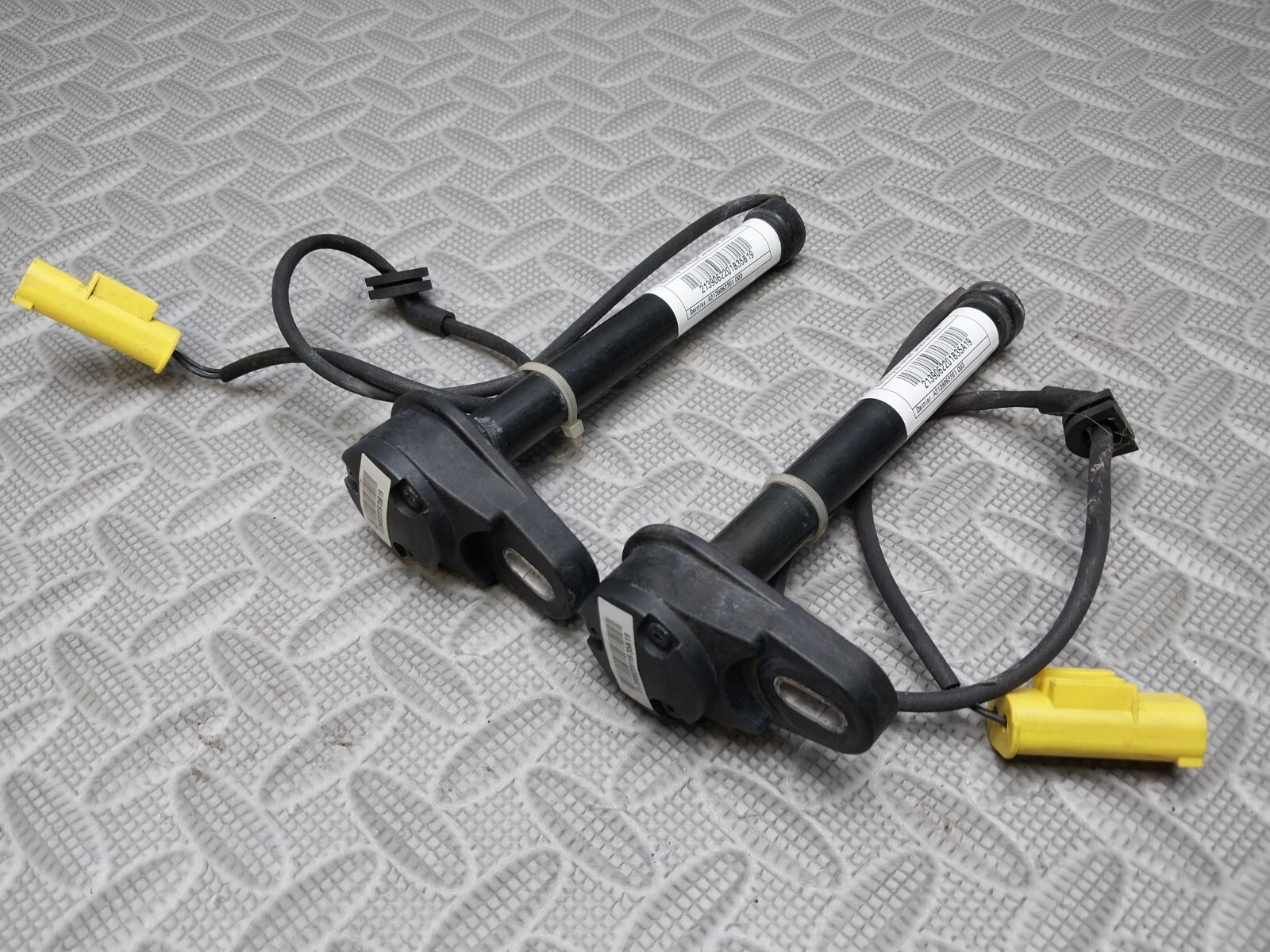 Mercedes E Class W213 GENUINE BONNET HINGE PEDESTRIAN ACTUATORS ...