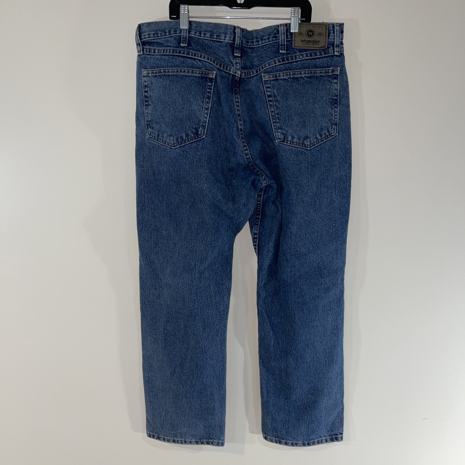 Wrangler Men’s Relaxed Fit Medium Wash 100% Cotton Jeans 97601VR Size ...