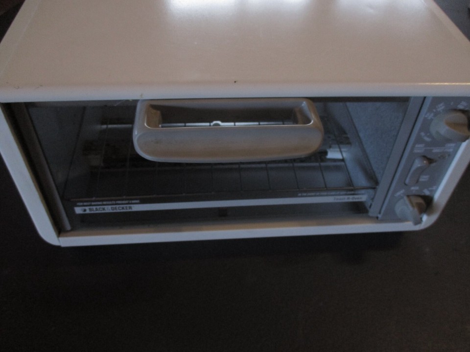 Black & Decker SpaceMaker Under Counter Toaster Oven Toast-R-Oven ...