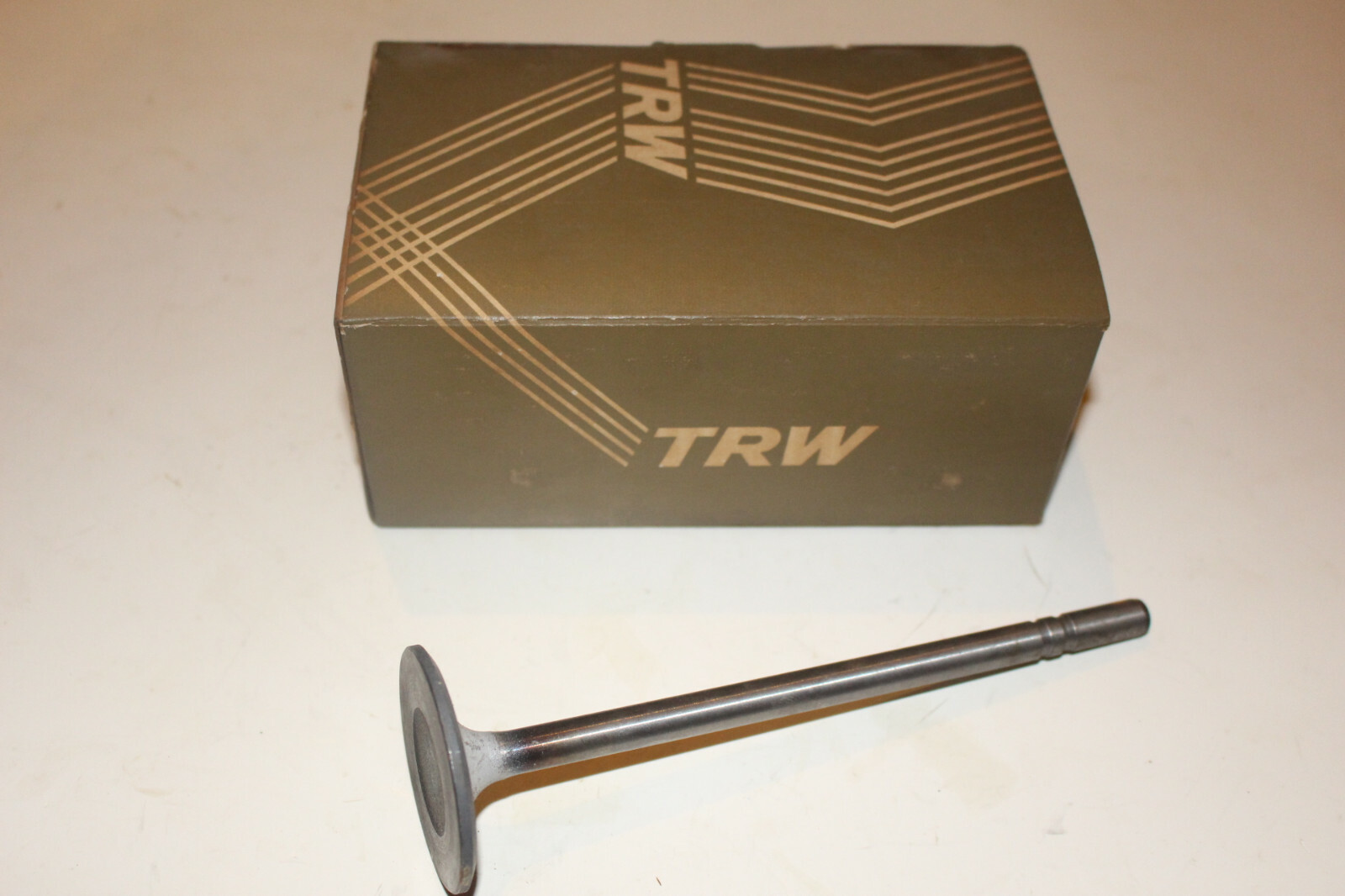5 NOS TRW Intake Valve V2275 for 1953 -1962 Chevrolet 235 & 261 Engines ...
