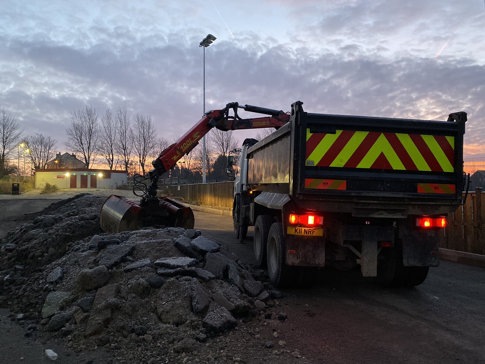 Grab Lorry Hire Muck Away Skips | eBay UK