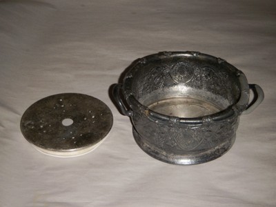 ANTIQUE SILVERPLATE APOLLO SILVER CO QUADRUPLE PLATE 7.50" BUTTER DISH ...