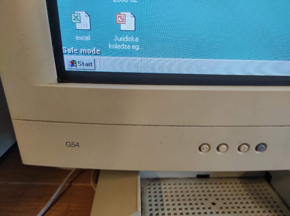 IBM G54 Vintage Monitor | CRT | 5:4 Aspect Ratio | VGA D-Sub | Beige ...