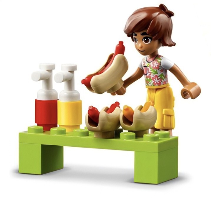 LEGO FRIENDS MINIFIGURE LEO with 3 Hotdogs, Table, Sauce And Mustard ...