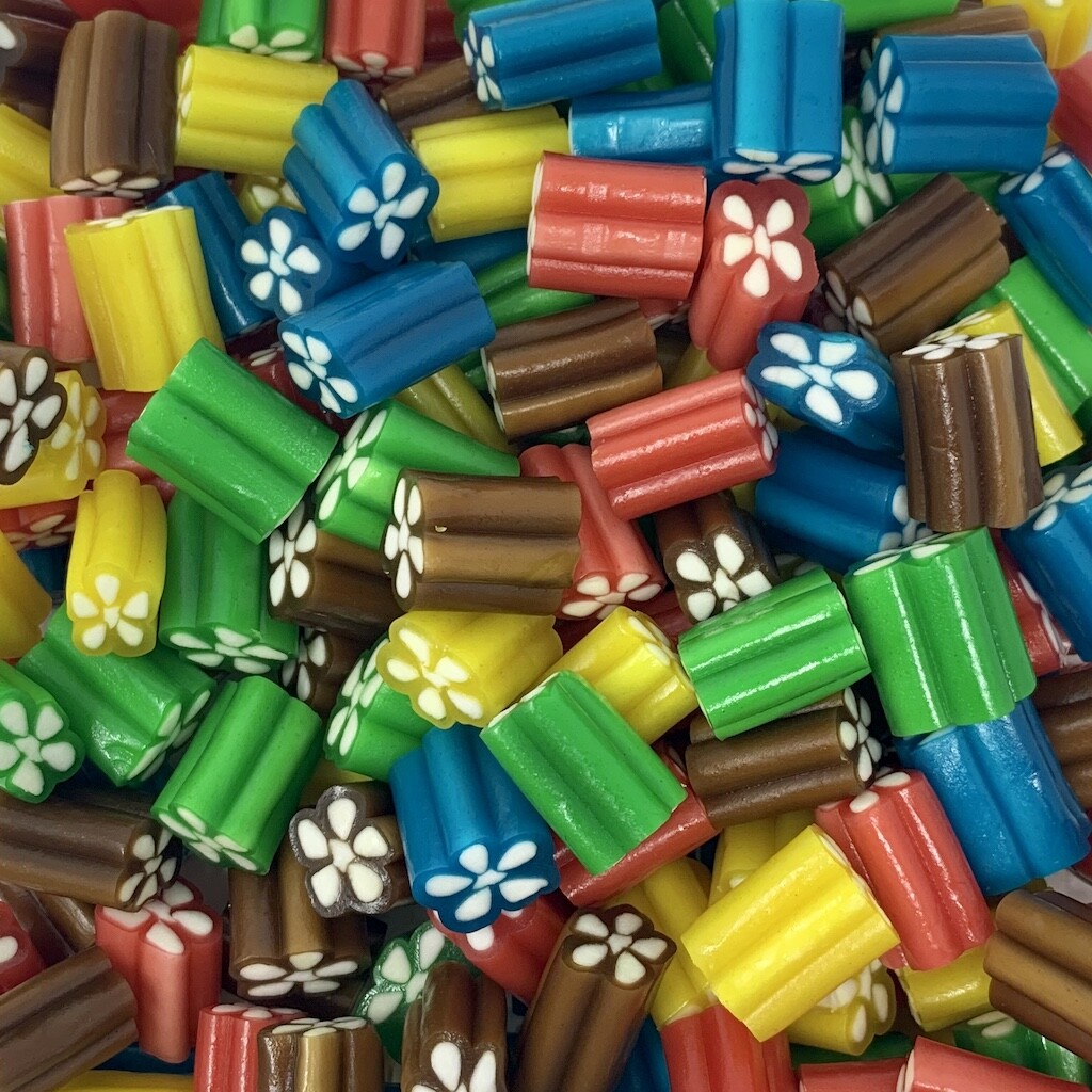 LIQUORICE SWEETS TRADITIONAL RETRO SWEETS ALLSORTS COMFITS PONTEFRACT ...