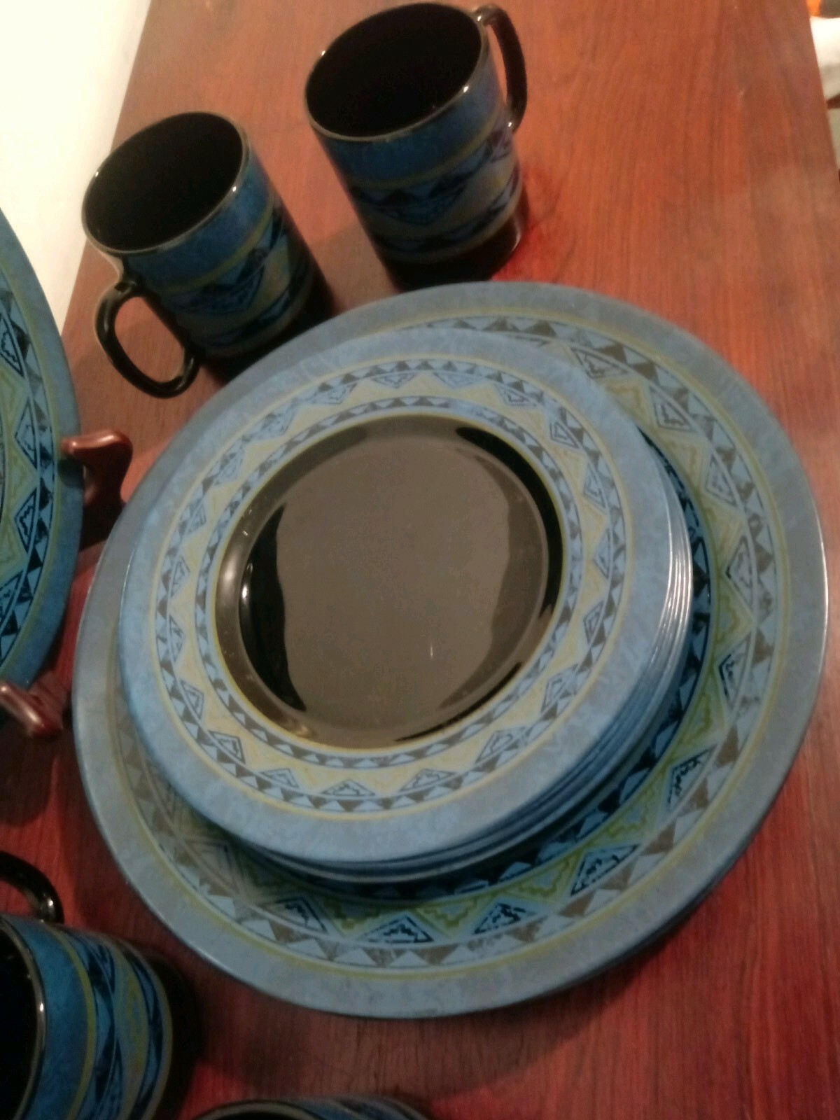 ARCOROC DINNERWARE YUCATAN AZTEC BLUE 16 PCS 4 MUGS 6 DINNER + 6 SALAD ...