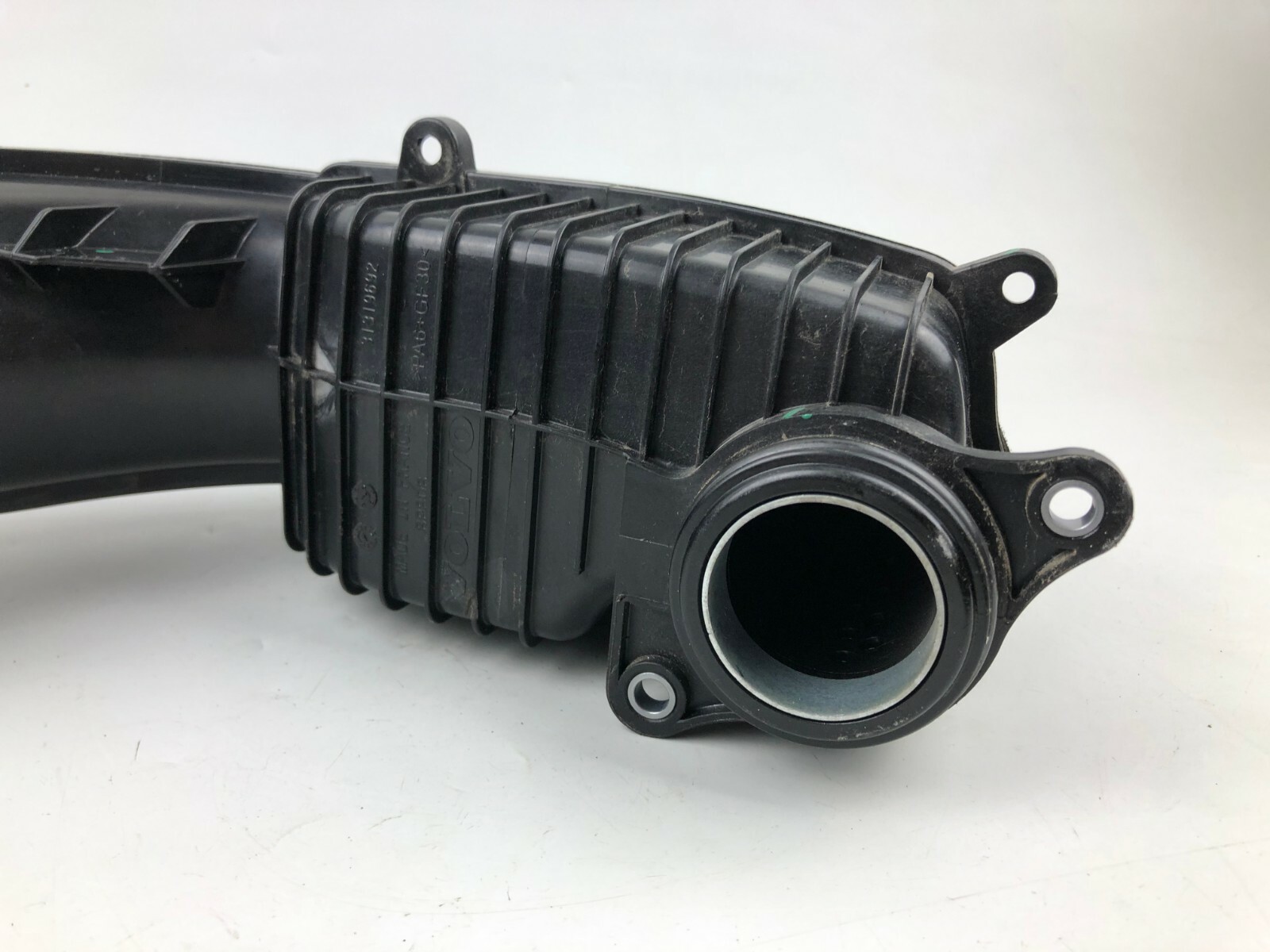 Volvo V40 S60 XC60 Engine Air Intake Inlet Hose With Resonator Unit ...