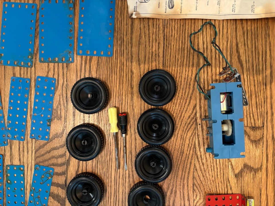 Estate Find -Large Lot Vintage Gilbert ERECTOR SET Parts Metal ...
