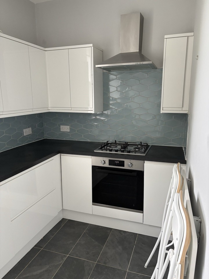 Nearly New Howden’s Kitchen Cabinets | eBay UK
