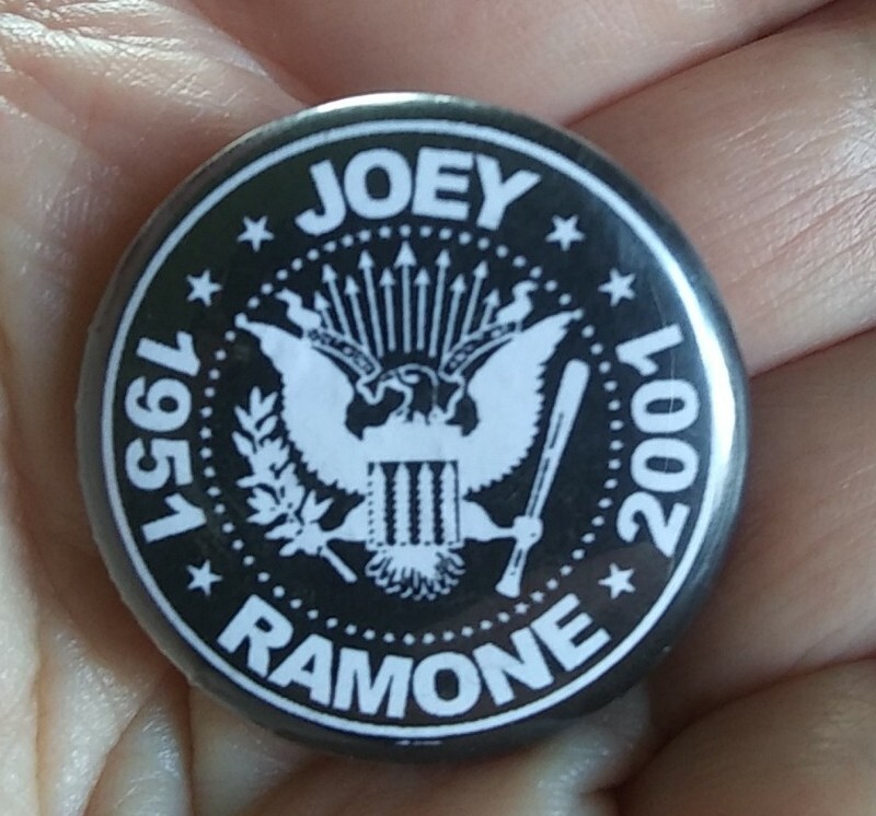 VINTAGE ~ JOEY RAMONE 1951 - 2001 ~ RAMONES ~ Commemorative Pin Button ...