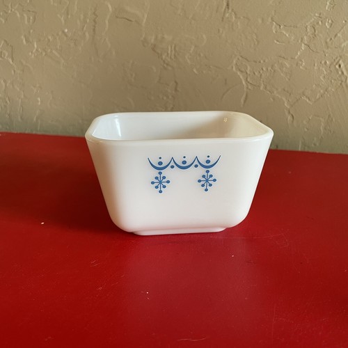 Vintage PYREX Blue Snowflake Garland 501B Refrigerator Dish 1 1/2 Cup ...
