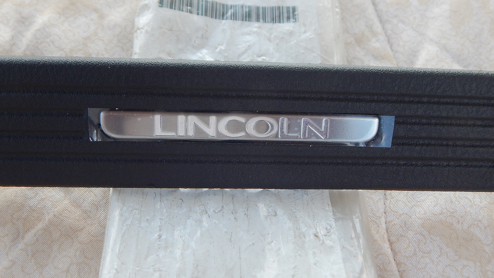NOS 2000 01 LINCOLN LS RH FRONT DOOR SILL OUTER SCUFF PLATE W/LOGO DARK ...
