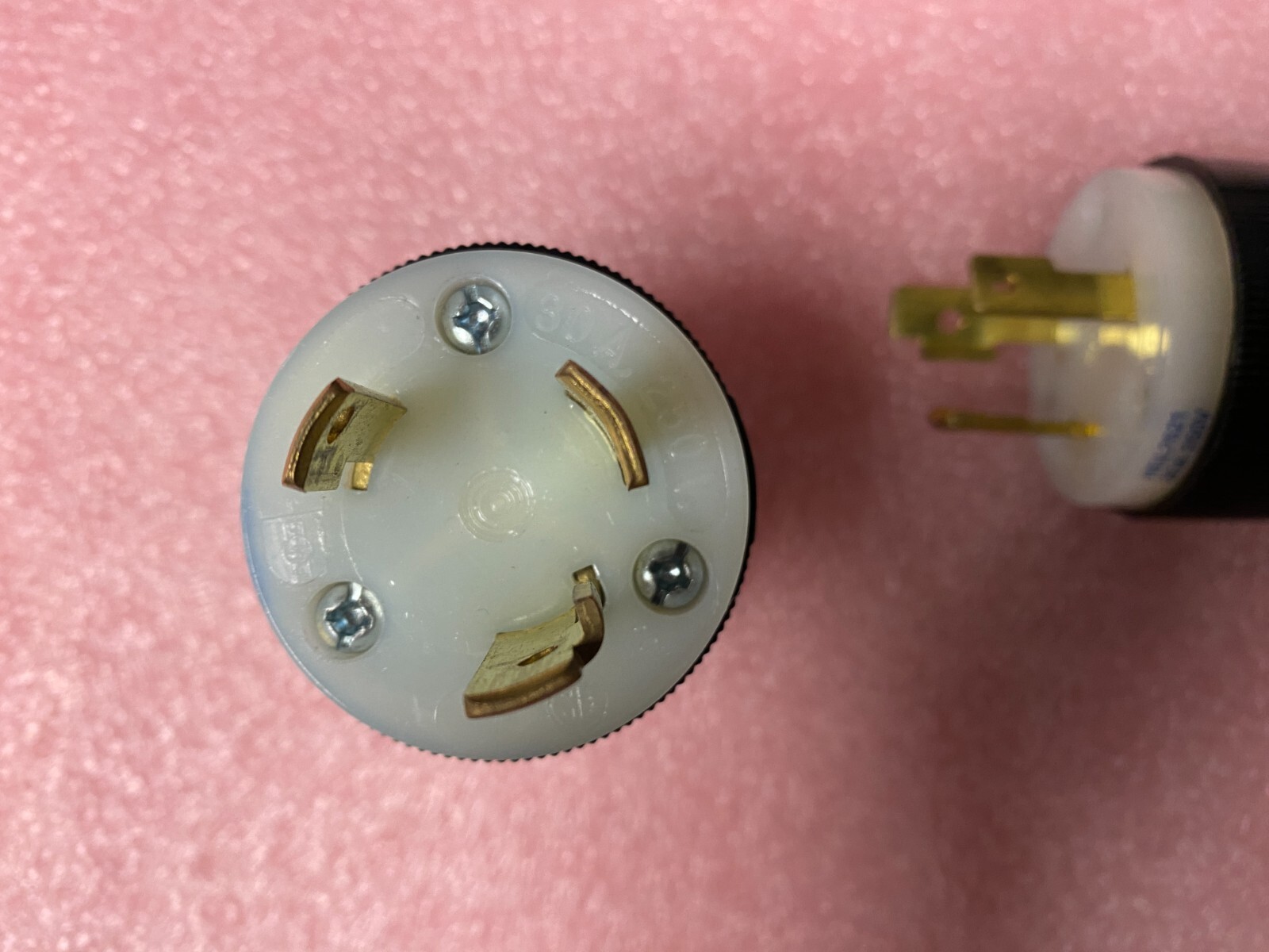 HBL2621 - Hubbell 2P3W 30A 250V AC Twist-Lock Male Plugs (with 3 wires ...