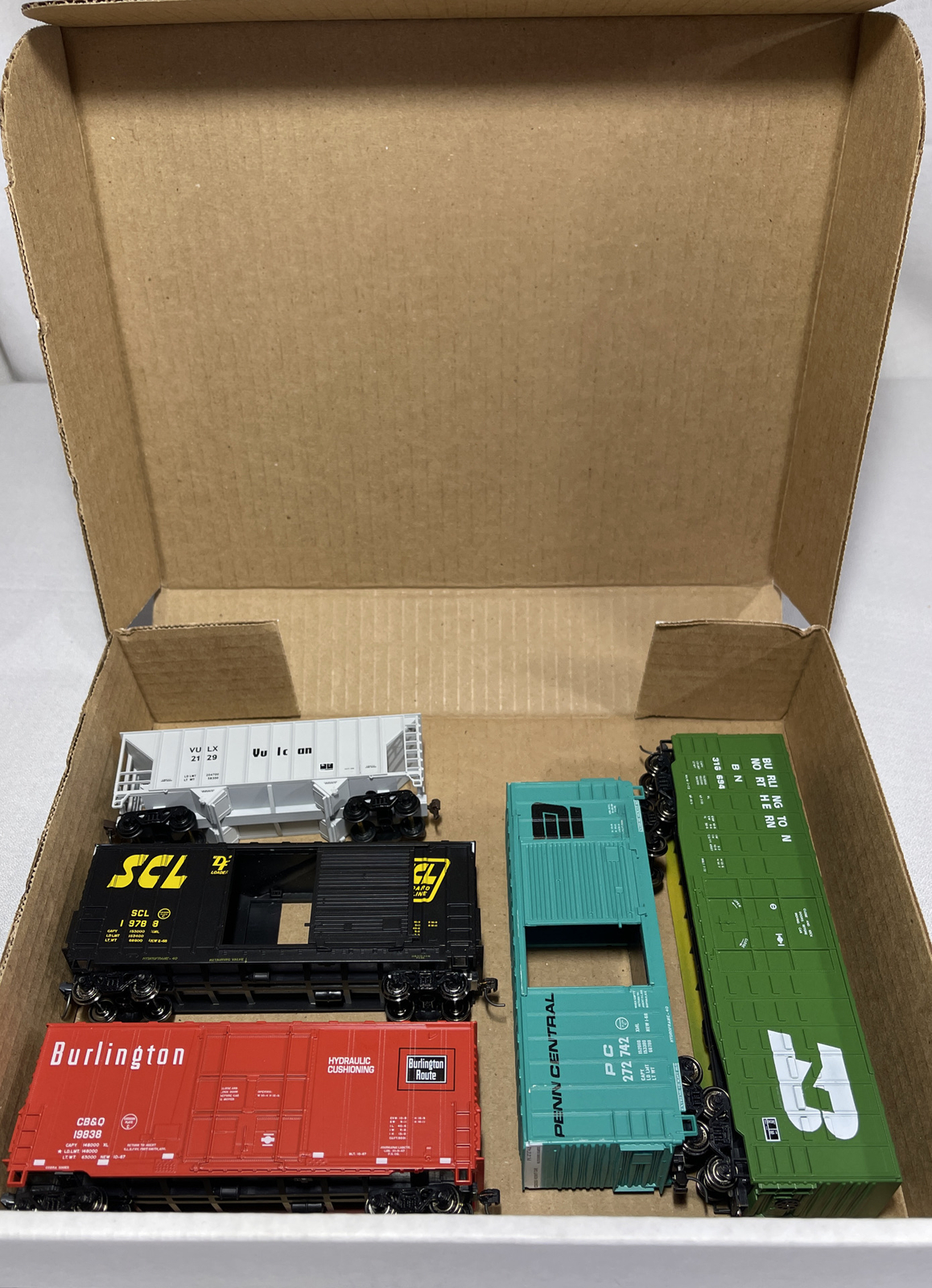 HO Scale Train Cars Mixed Groupings Of Different Train Cars AS Is Lot 5 ...