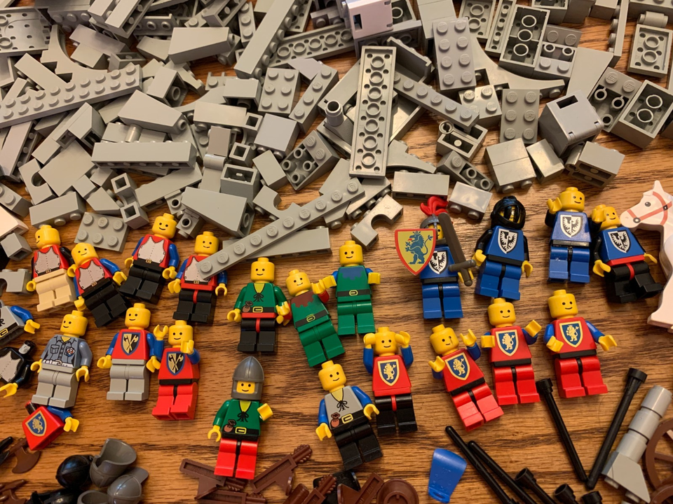 Huge LEGO Classic Castle/ Knights Lot with Minifigures, Pieces ...