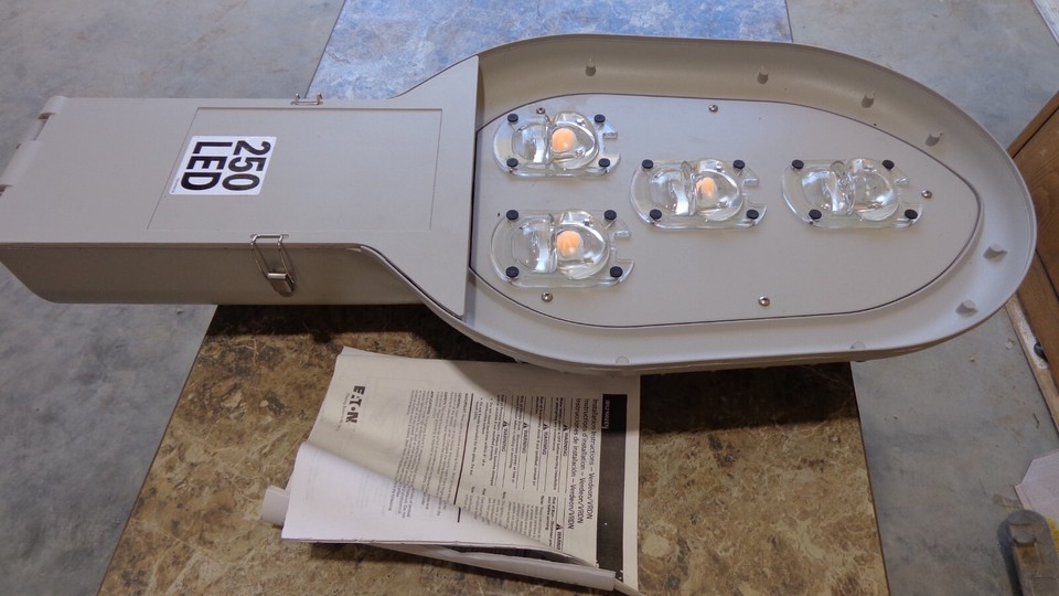 Eaton Verdeon VERD-M, 251 Watt LED Roadway Luminaire 120/277 Volt | eBay